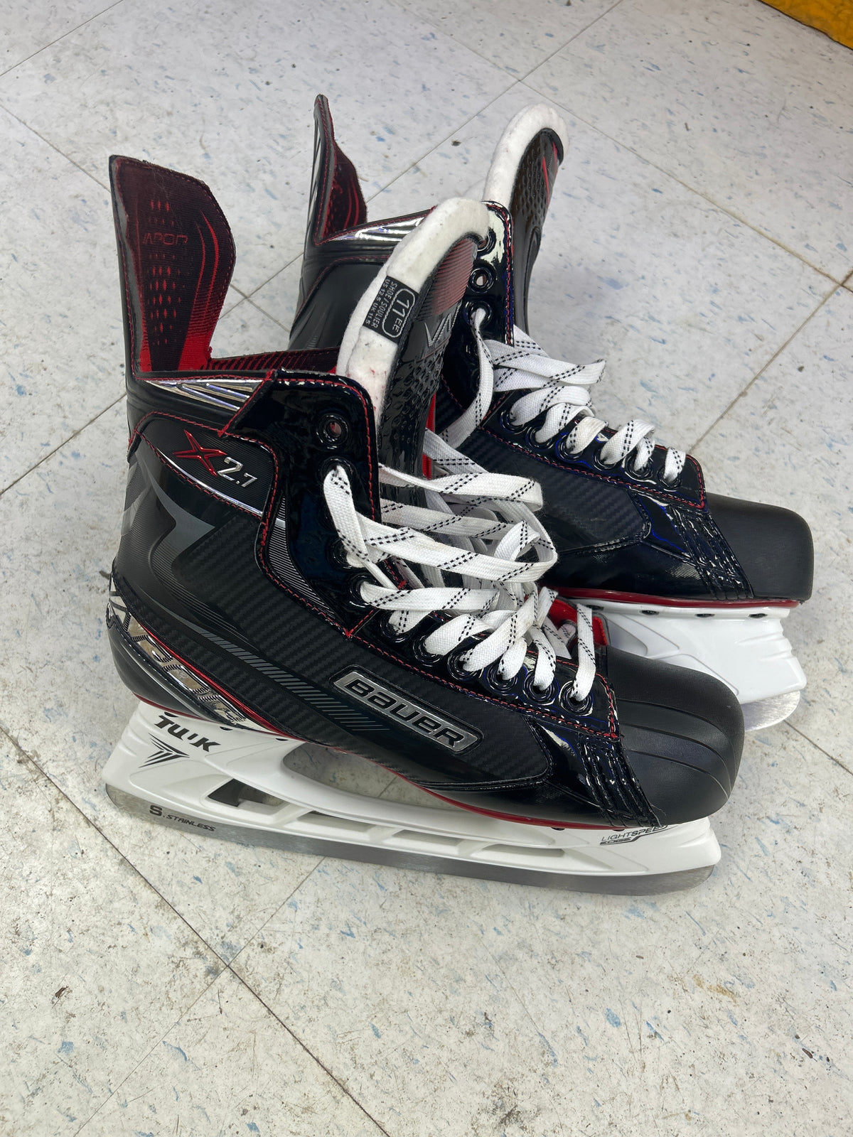 Used Bauer Vapor X2.7 Player Skates 11.0EE — Crow's Sports Hockey