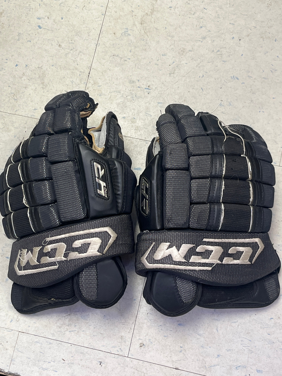 Used CCM 4R Pro 14" Gloves — Crow's Sports Hockey