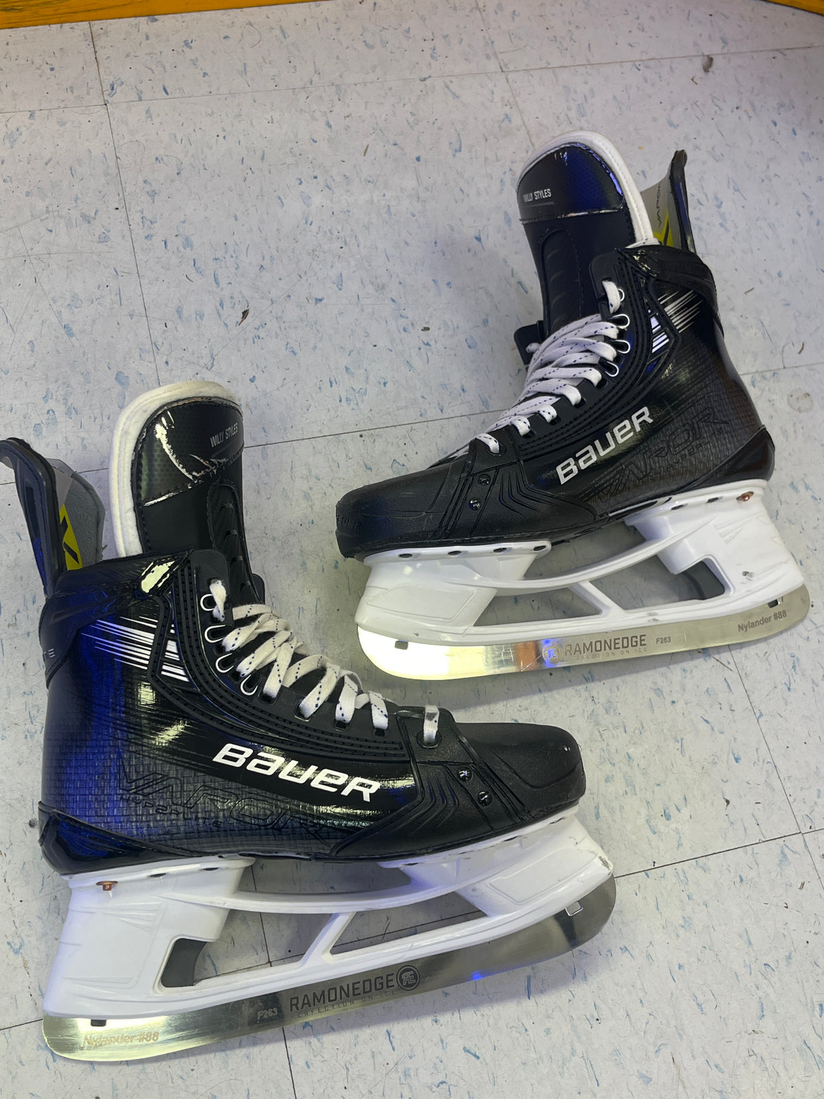 Used Bauer Vapor HyperLite 2 Maple Leafs Pro Stock - William Nylander ...