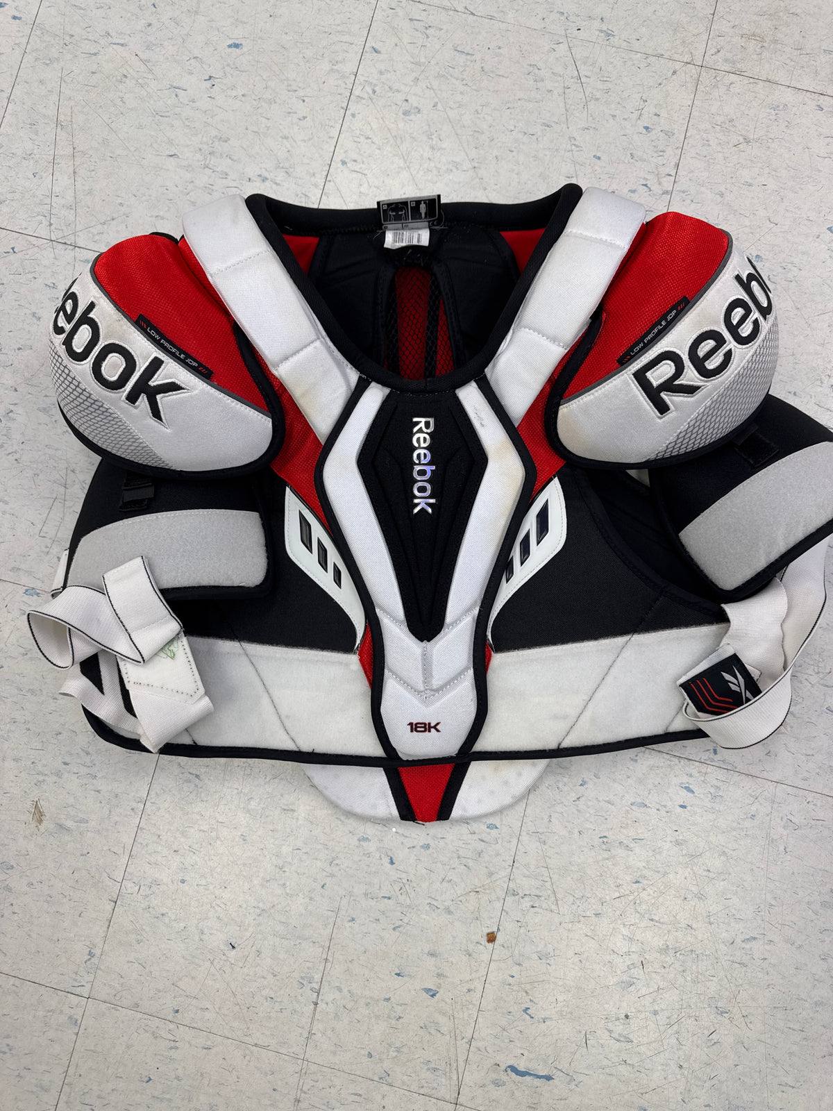 Used Reebok 18K Senior Meduim Shoulder Pads — Crow's Sports Hockey