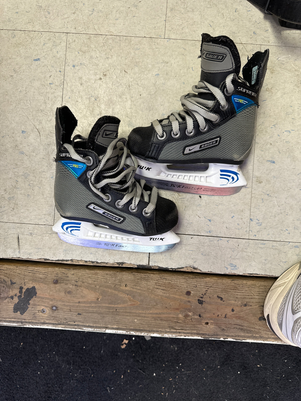 Used Bauer Supreme Pro 8D Skates — Crow's Sports Hockey