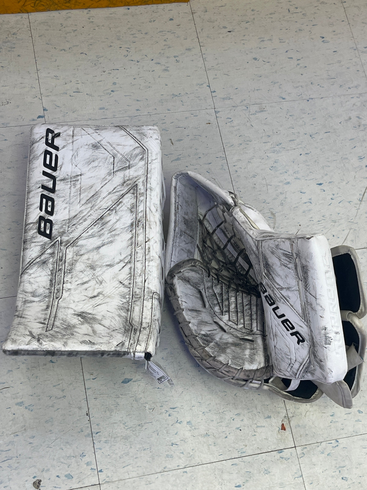 Used Bauer Supreme M5 Pro Senior Catcher Blocker Set — Crow's Sports Hockey