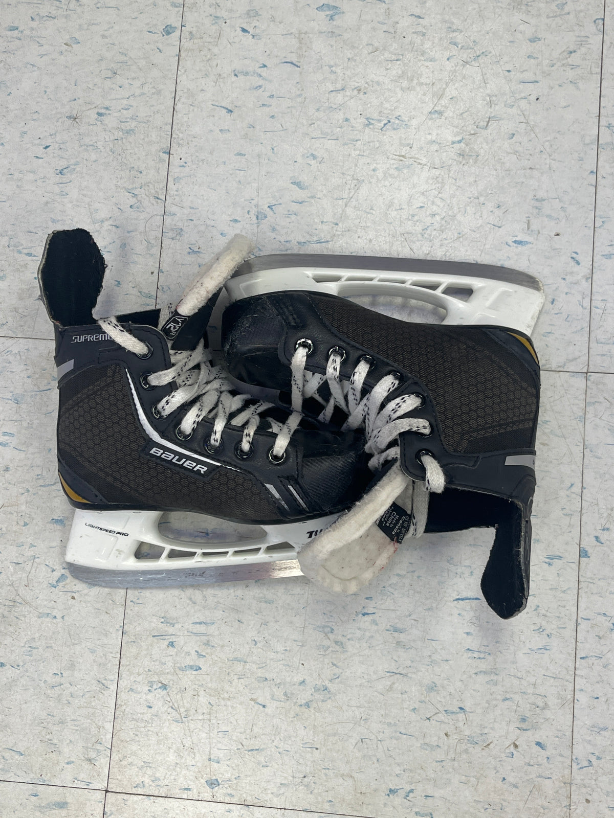 Used Bauer Supreme One.4 Size 12 Youth Skates — Crow's Sports Hockey
