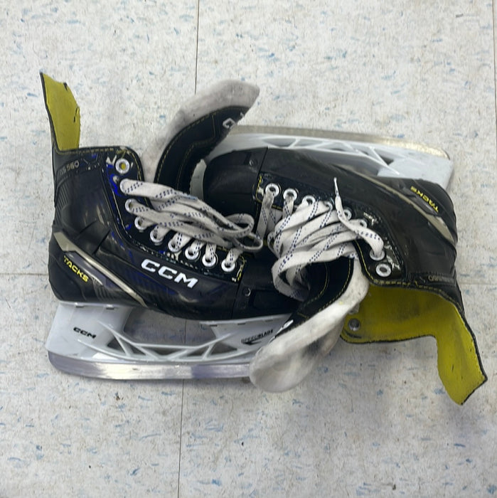 Used CCM Tacks AS 560 Size 2 Player Skates — Crow's Sports Hockey