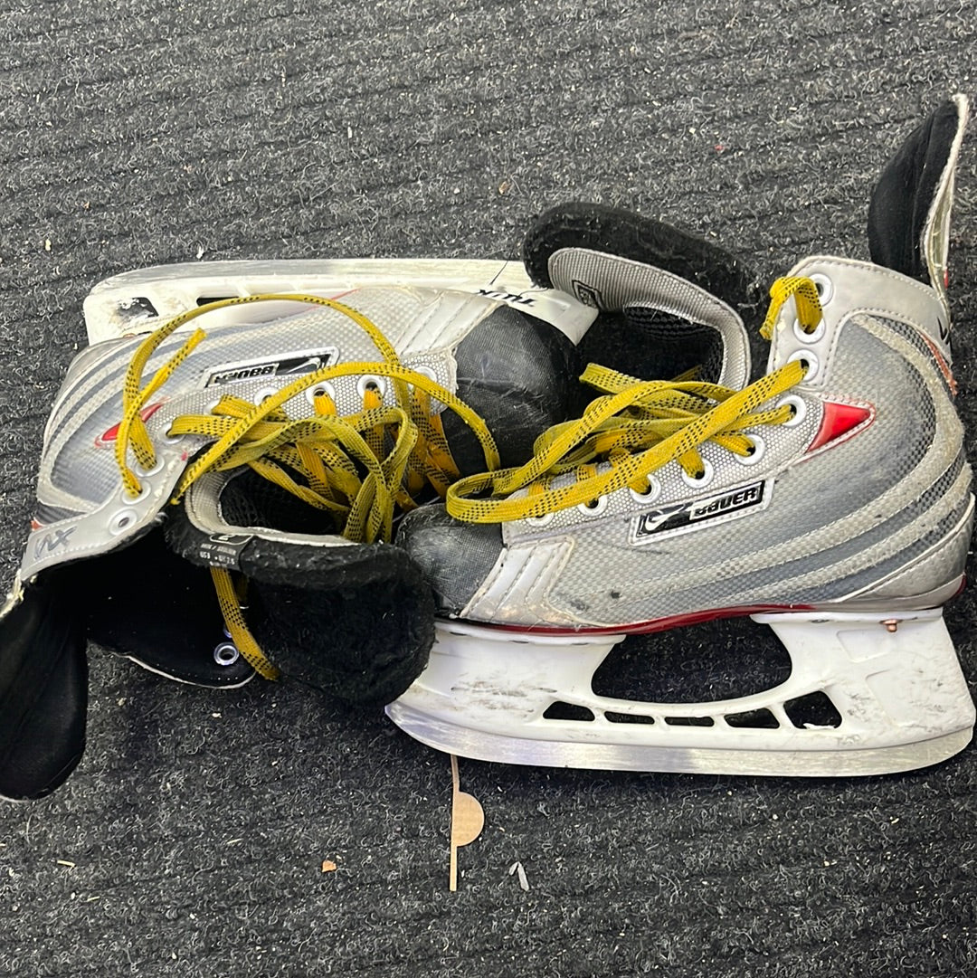 Used Nike Bauer Vapor XVI Size 2EE Player Skates — Crow's Sports Hockey
