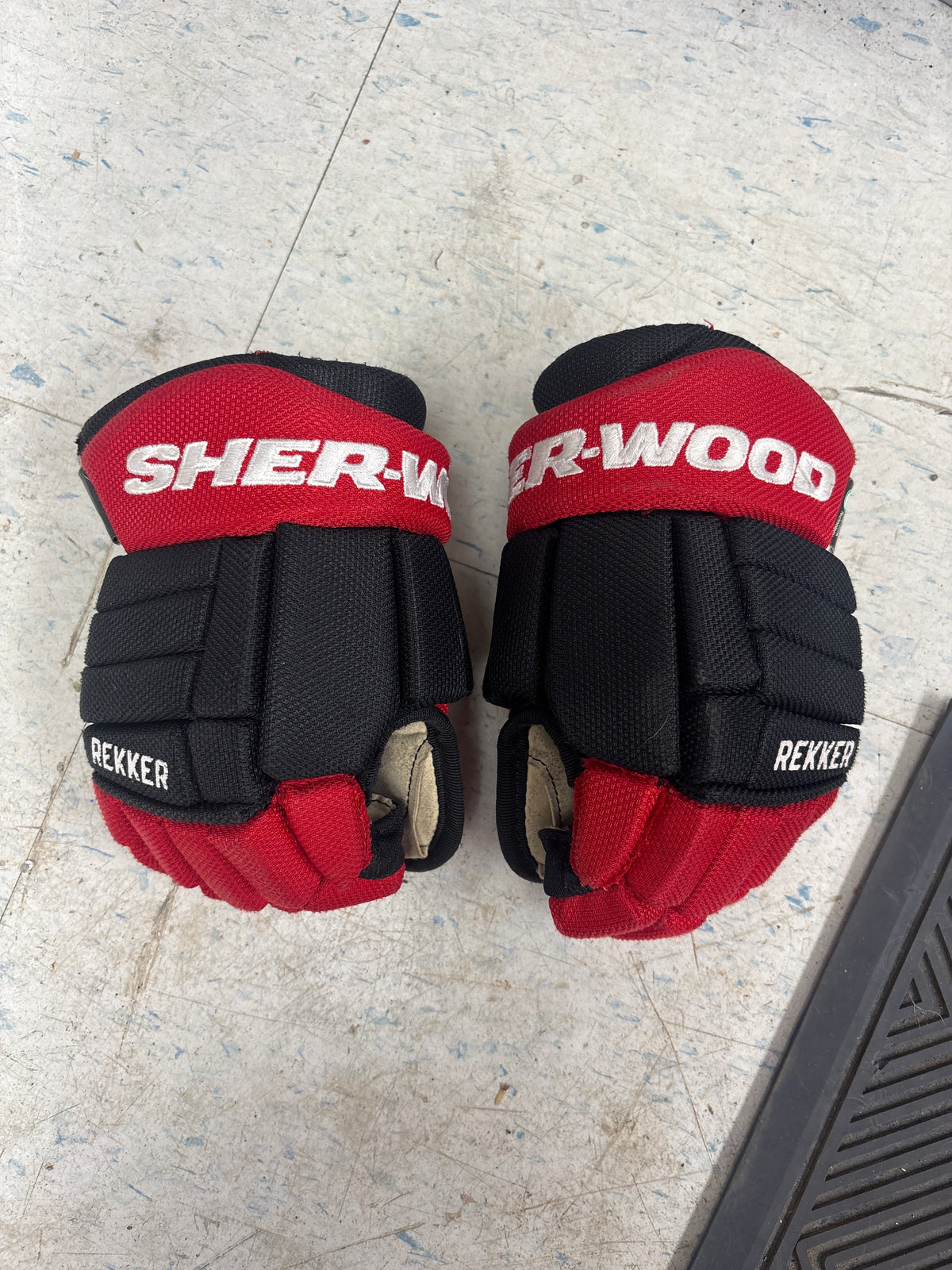 Used Sher-Wood Rekker M60 9” Gloves — Crow's Sports Hockey