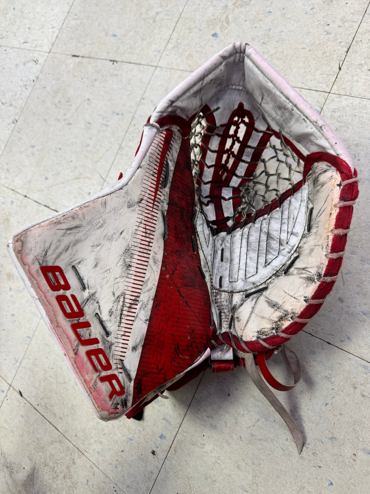 Used Bauer 2S Pro Senior Goalie Catcher — Crow's Sports Hockey