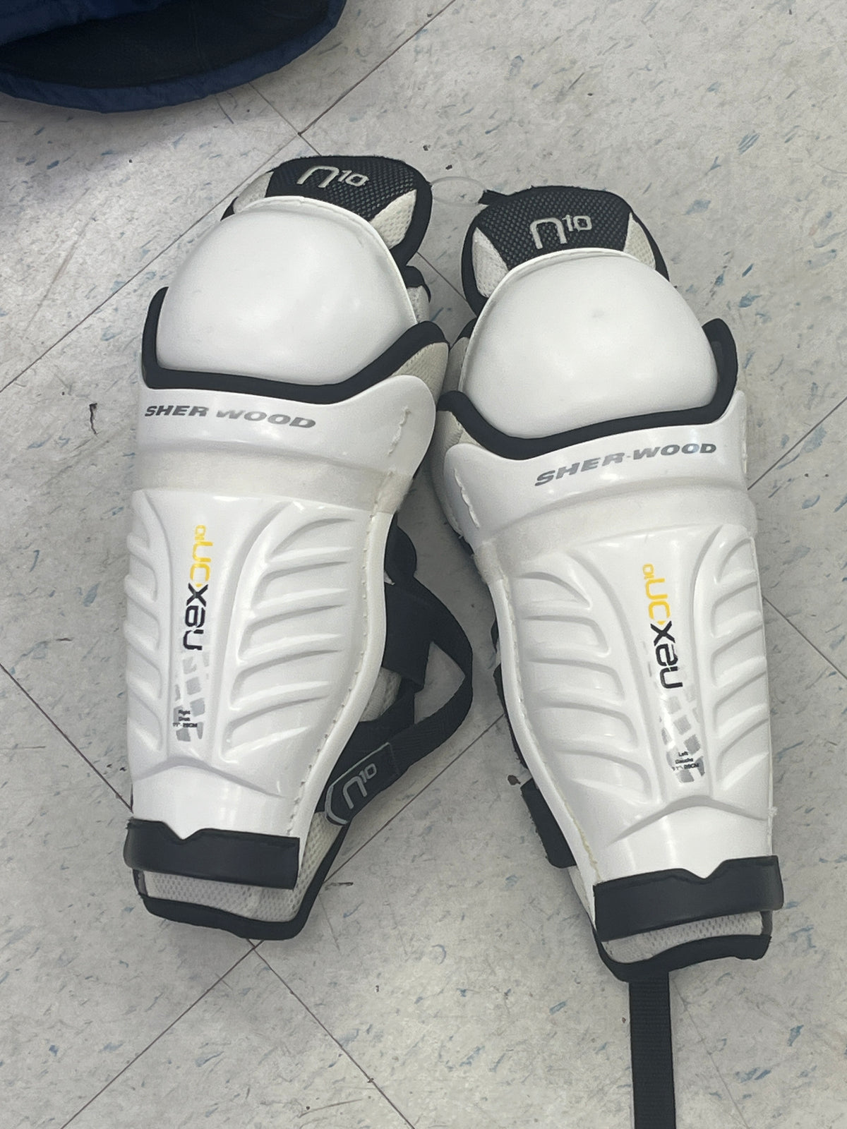 Used Sherwood n10 11" Shin Pads — Crow's Sports Hockey
