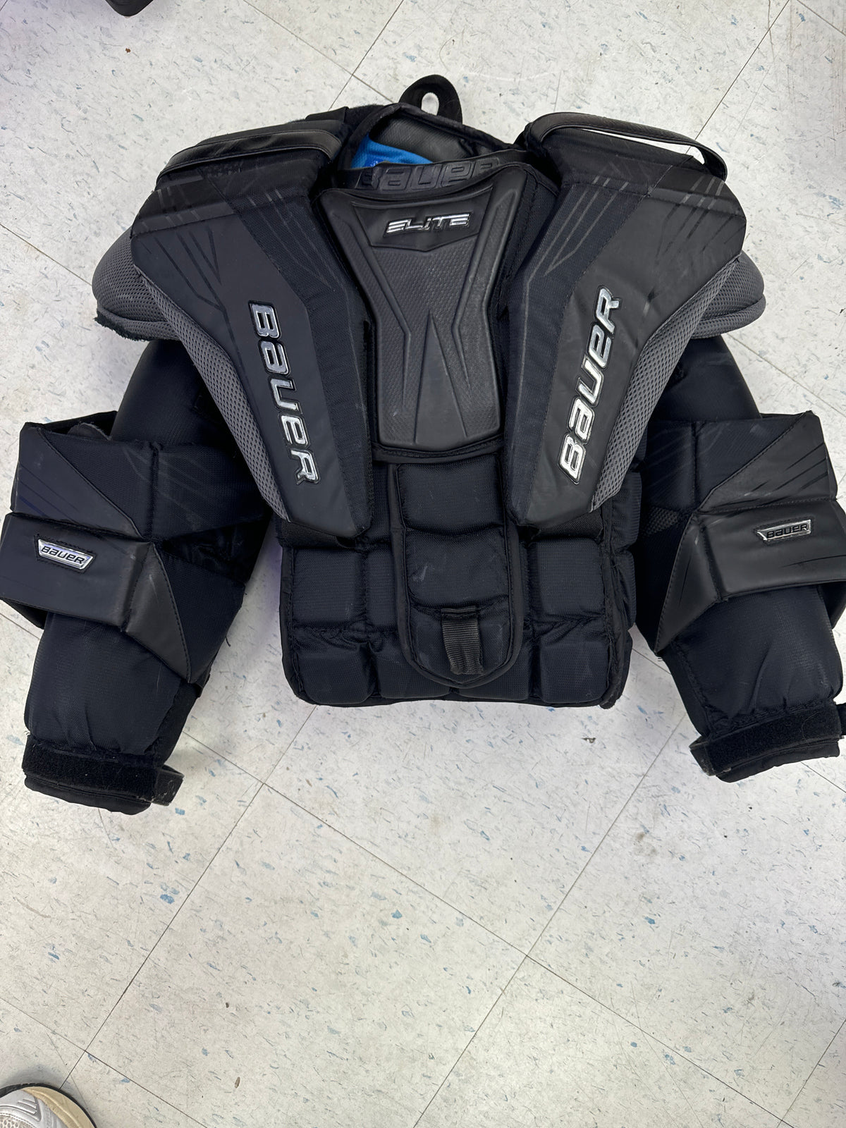 Used Bauer Elite Intermediate Medium Chest Protector — Crow's Sports Hockey