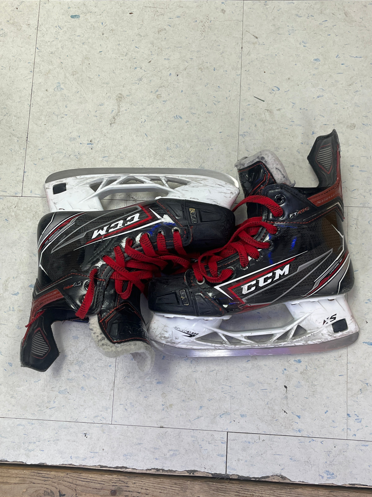 Used CCM JetSpeed FT490 Size 5 Skates — Crow's Sports Hockey
