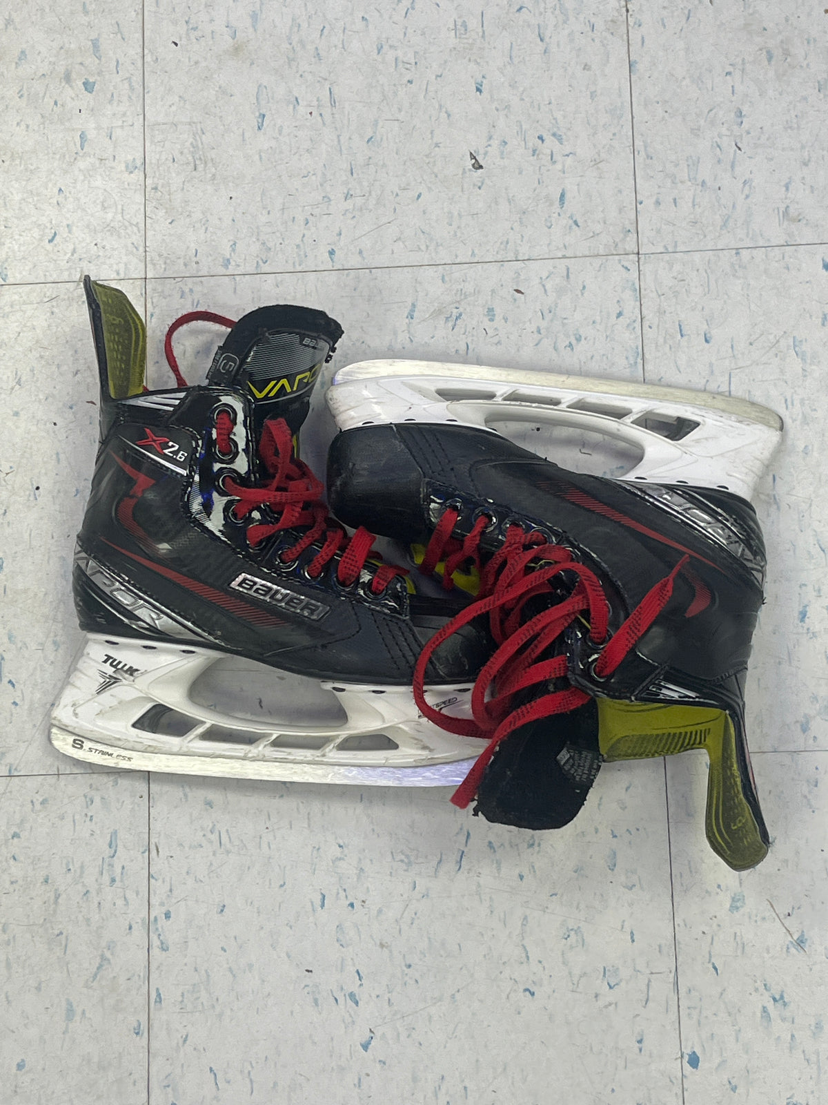 Used Bauer Vapor X2.6 Size 5 Skates — Crow's Sports Hockey