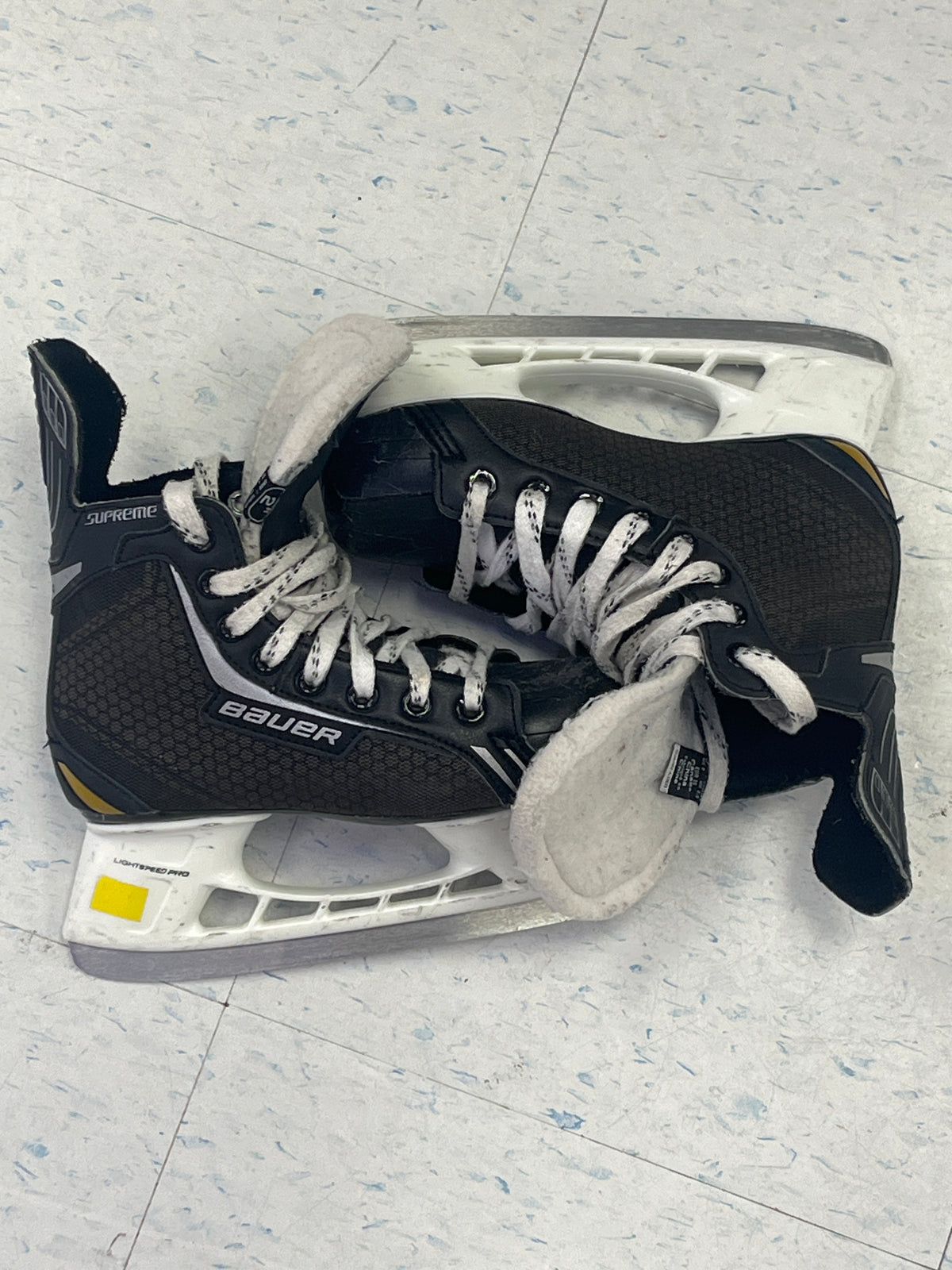 Used Bauer Supreme ONE.4 Size 2 Skates — Crow's Sports Hockey