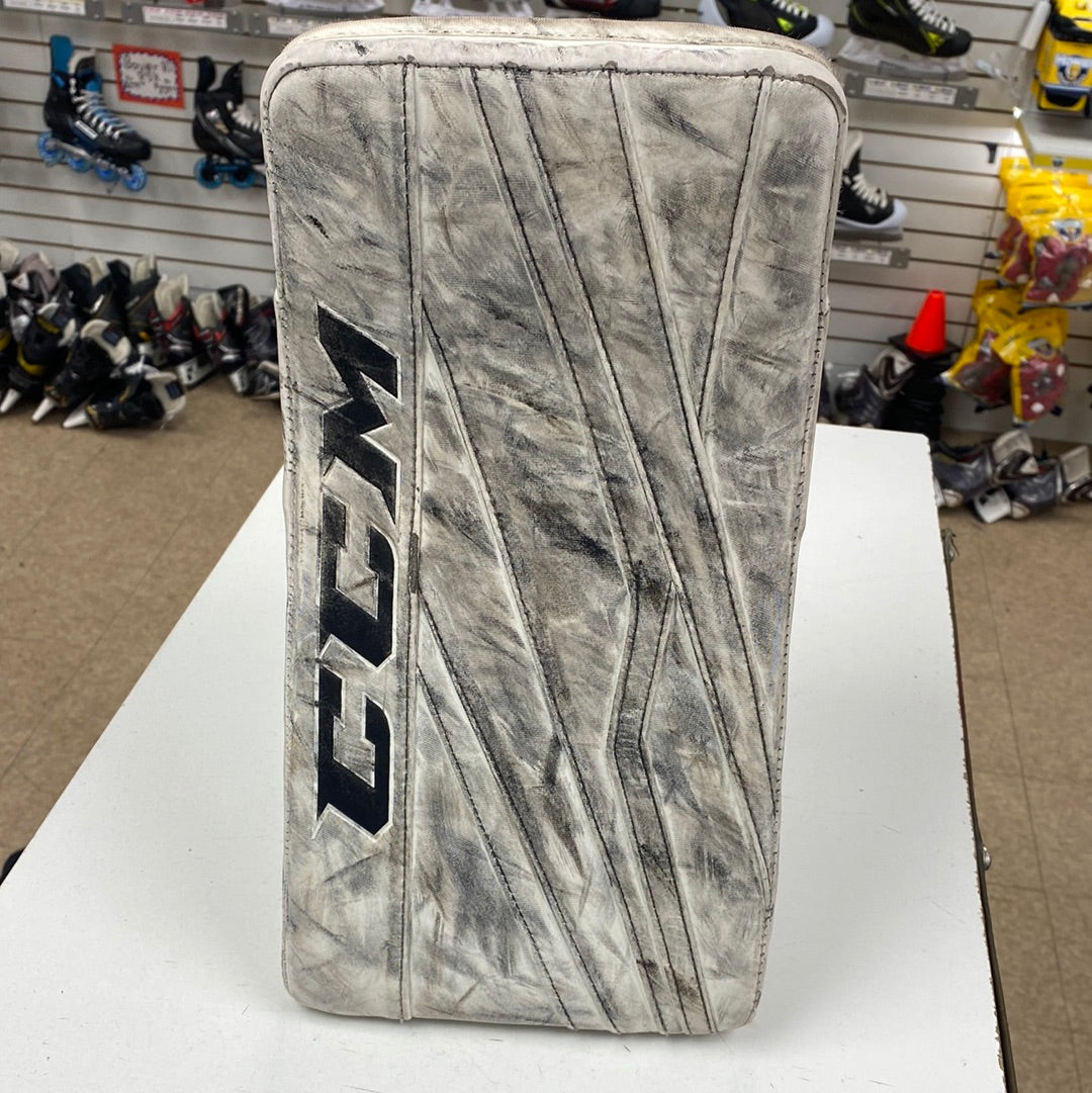 Used CCM Extreme Flex E3.9 Intermediate Blocker | Crow's Sports — Crow ...