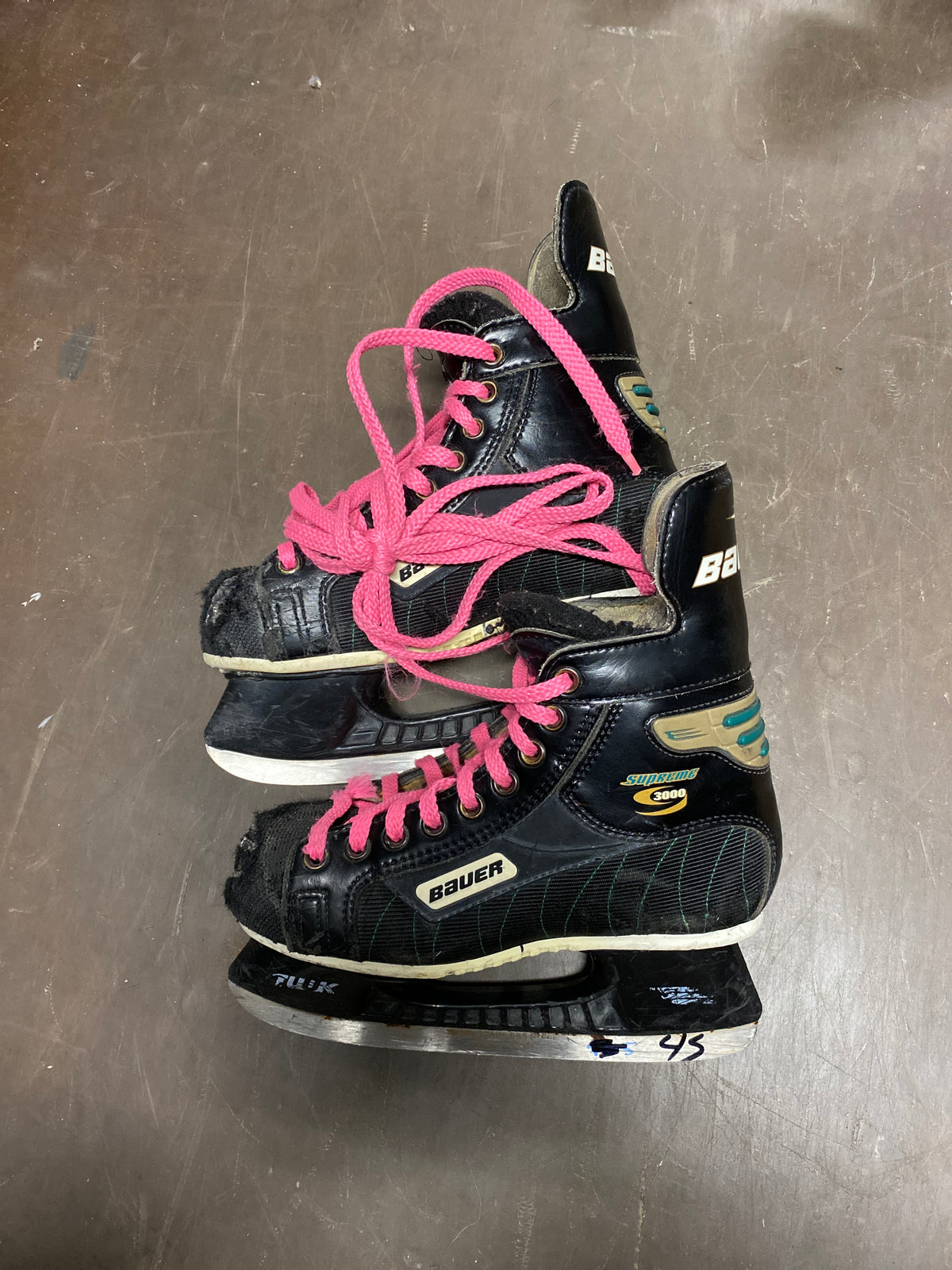 Used Bauer Supreme 3000 2D Player Skates | Crow's Sports — Crow's ...