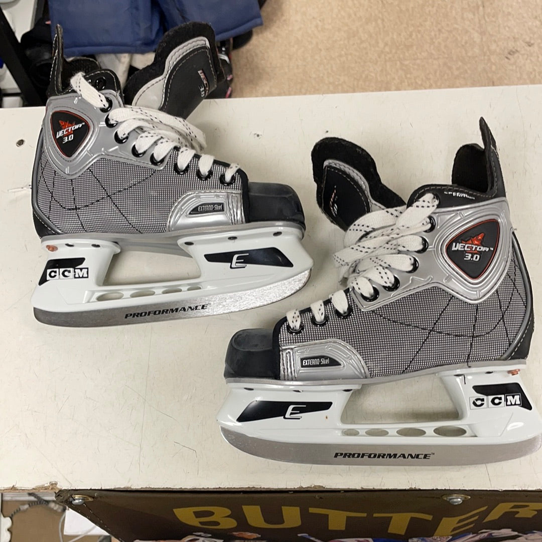 Used CCM Vector 3.0 13.5D Youth Skates — Crow's Sports Hockey