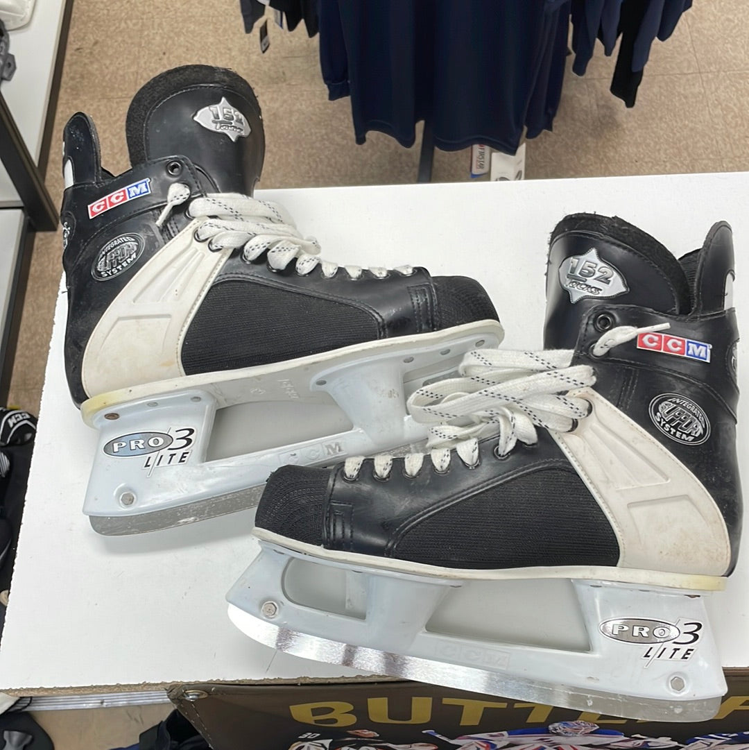 Used CCM 152 Tacks 11.5D Skates | Crow's Sports — Crow's Sports Hockey