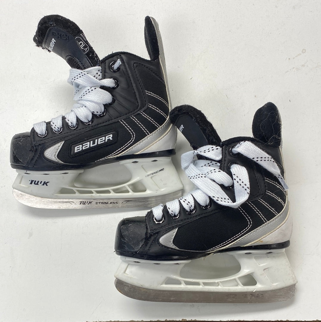Used Bauer Flexlite 44 Youth 10 Skates | Crow's Sports — Crow's Sports ...