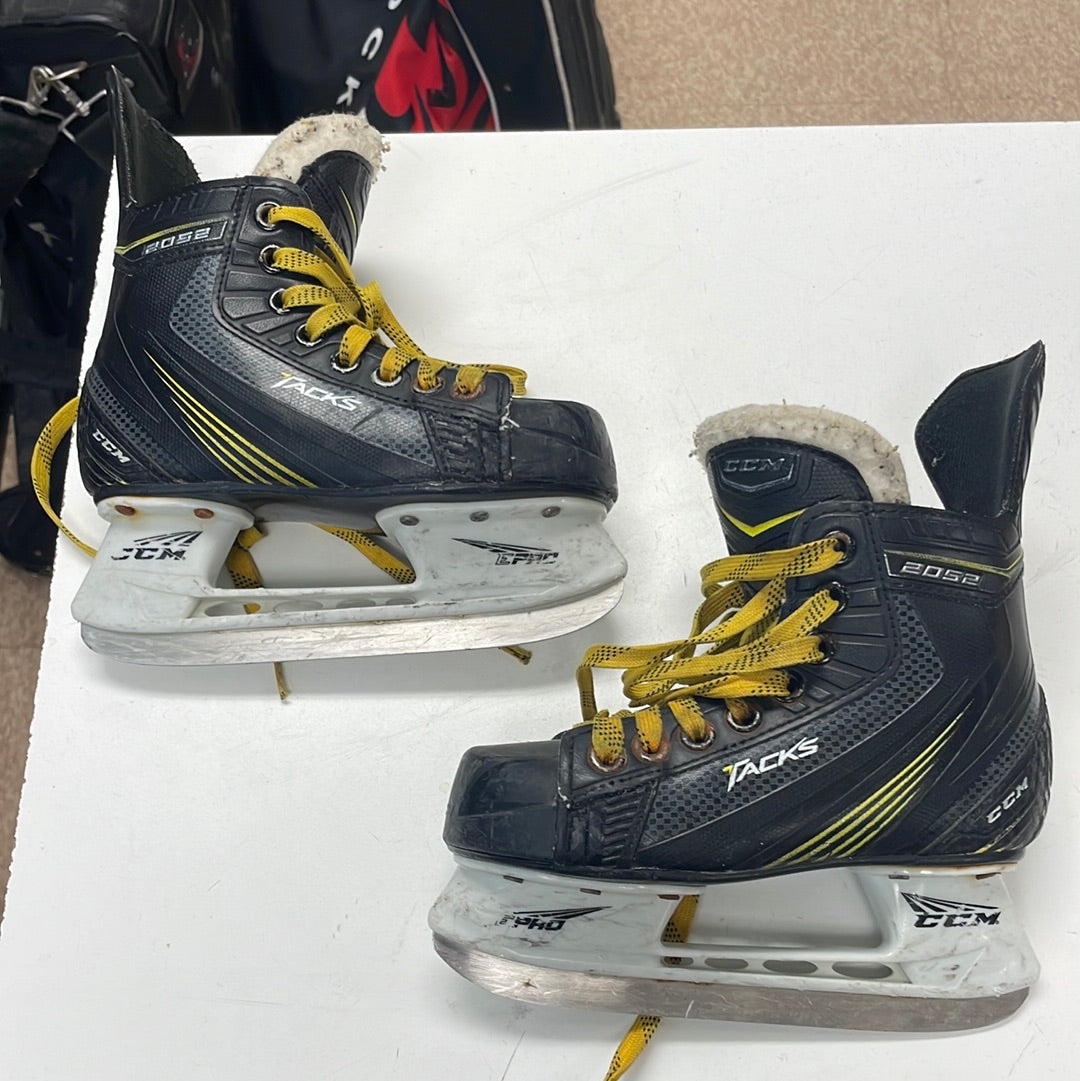 Used CCM Tacks 2052 12D Youth Skates | Crow's Sports — Crow's Sports Hockey